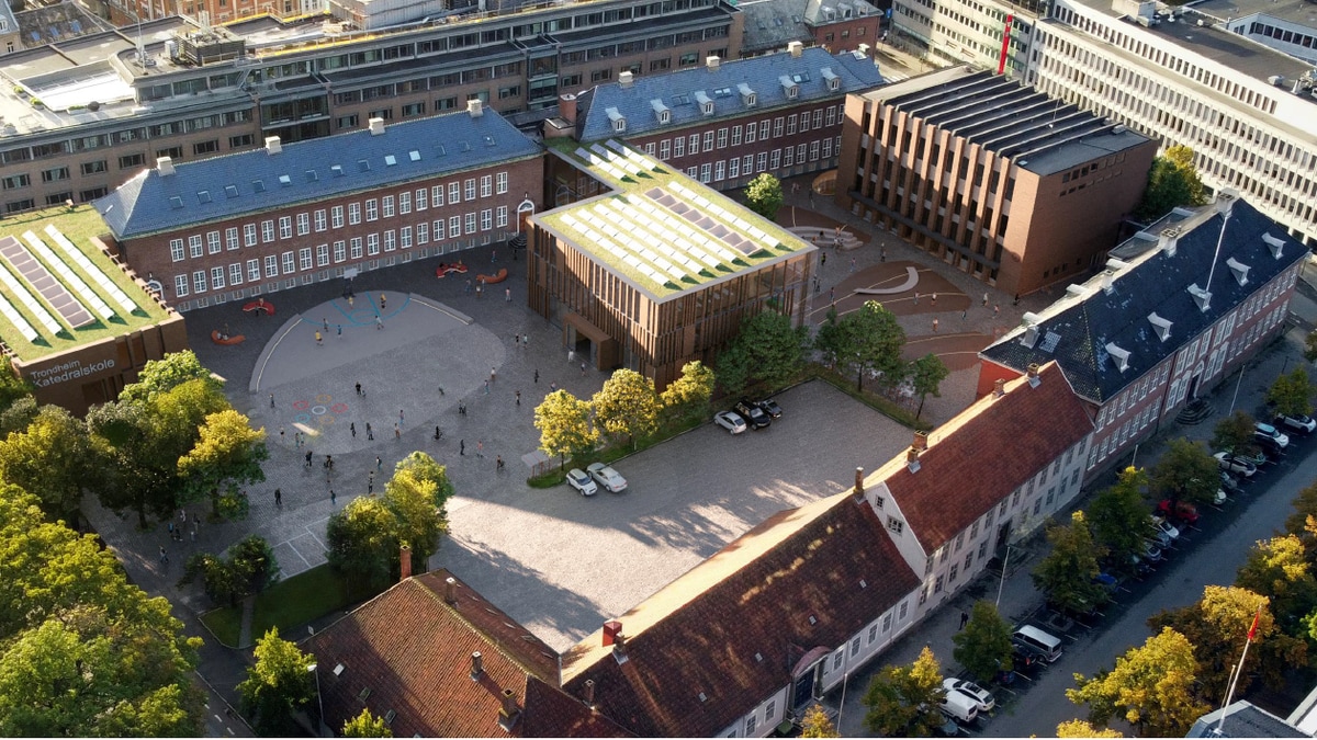 Arkeologar med utgravingar før utbygging av Trondheim Katedralskole ...