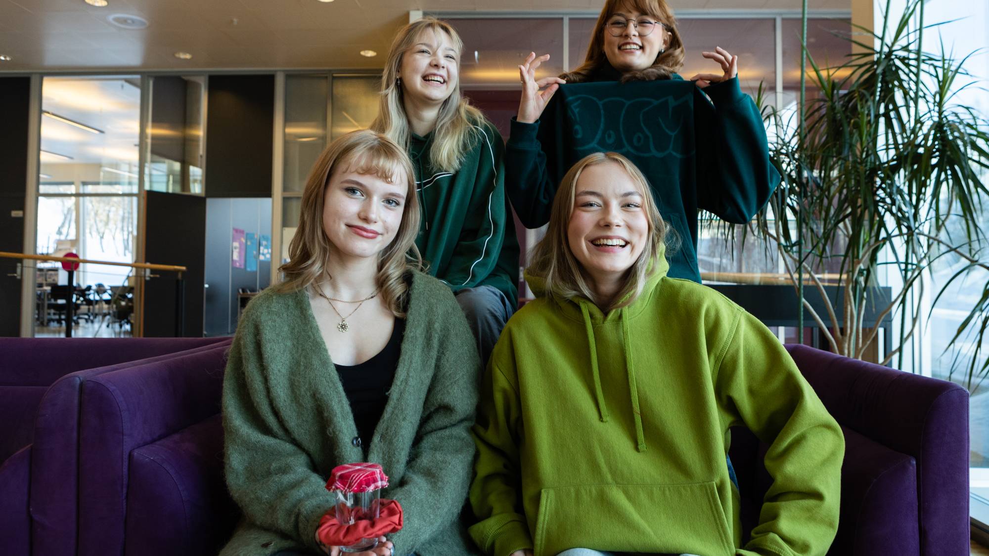 Unge mot dop i drinken – laget scrunchie – NRK Troms og Finnmark