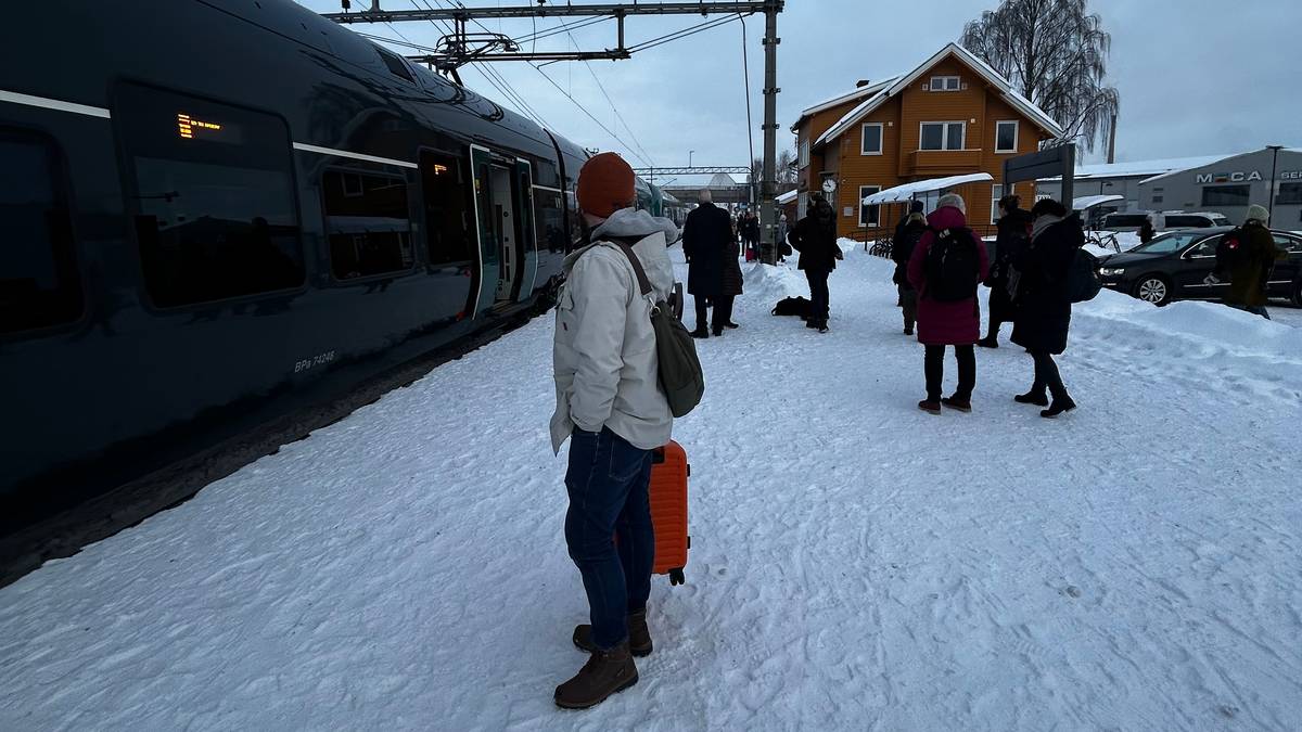 Evakuering av tog i Brumunddal - funnet mistenkelig gjenstand – NRK ...