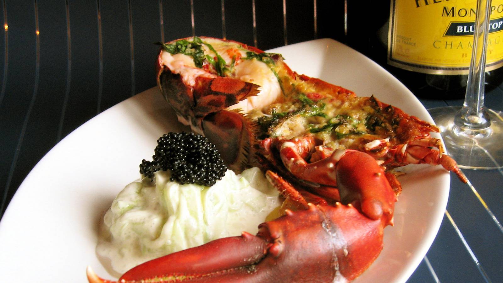 Hummer med hvitløksagurk og estragonsmør – NRK Mat – Oppskrifter og ...