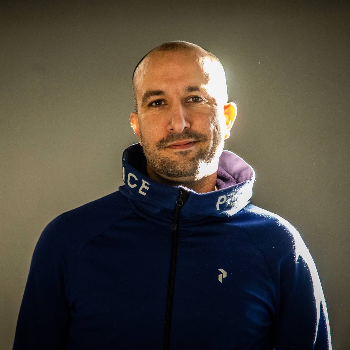 Nicolas Cassis dro til Tyskland for å verifisere seg som et ekte menneske med appen Worldcoin ...