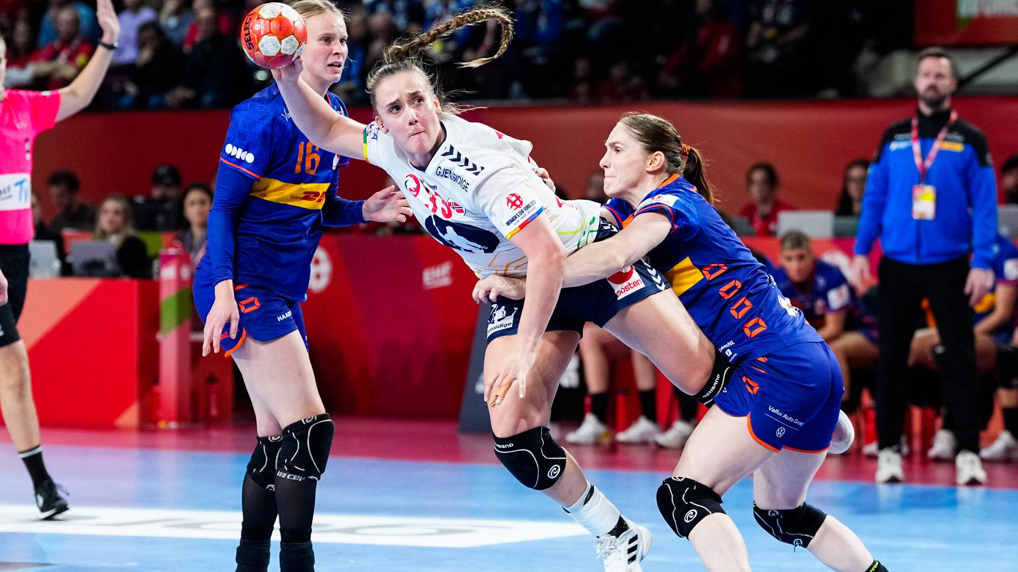 Thale og Live Rushfeldt Deila voks opp i idrettshallen – takkar ...