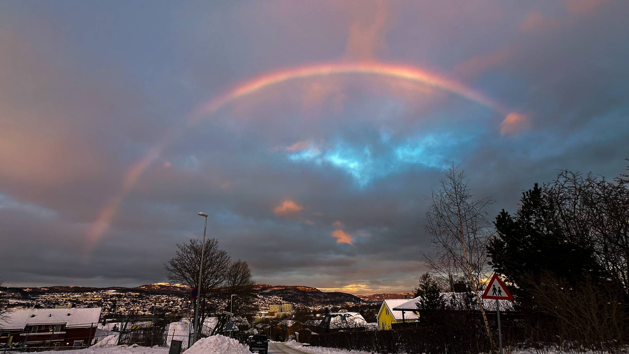Spesielt værfenomen over Trondheim: Regnbue i minusgrader – NRK ...