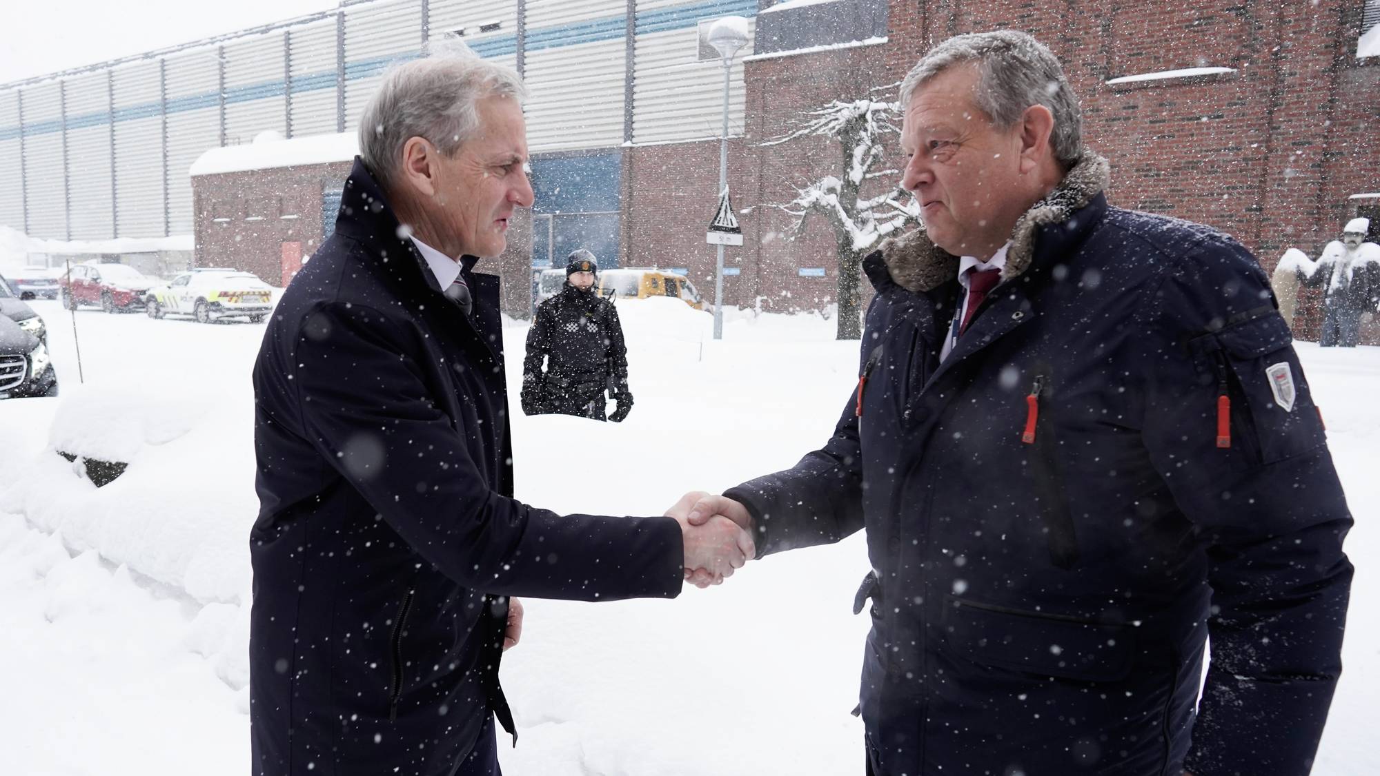 Statsministeren og forsvarsministeren til Nammo på Raufoss – NRK ...