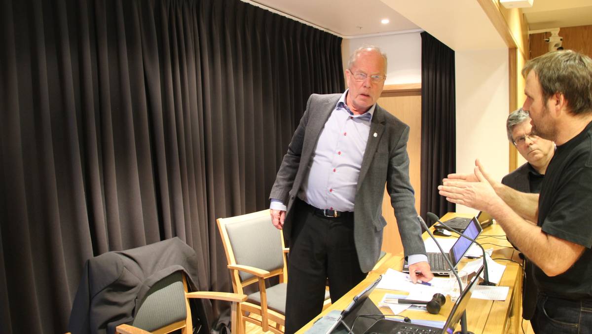 Ordfører Sint Under Bystyremøte Nrk Sørlandet Lokale Nyheter Tv Og