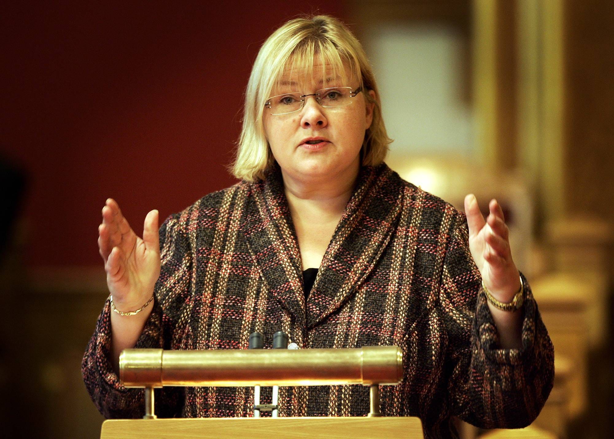 Erna Solberg varsler at hun vil gå av – NRK Norge – Oversikt over ...