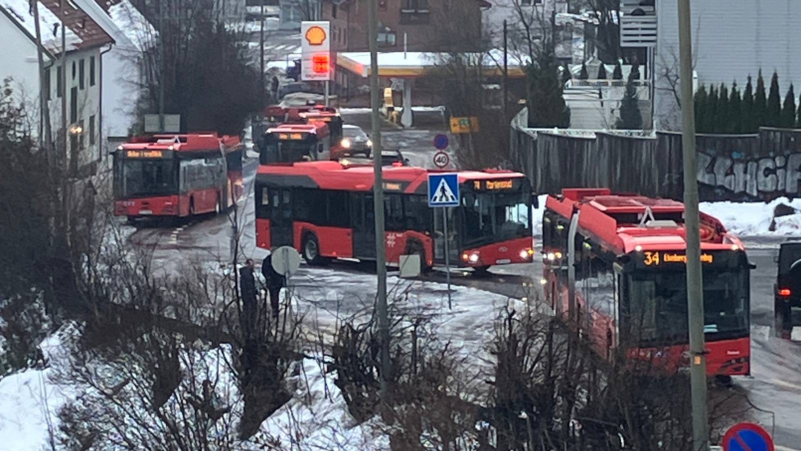 Glatt føre flere steder på Østlandet: Busser på kryss og tvers – Stor-Oslo