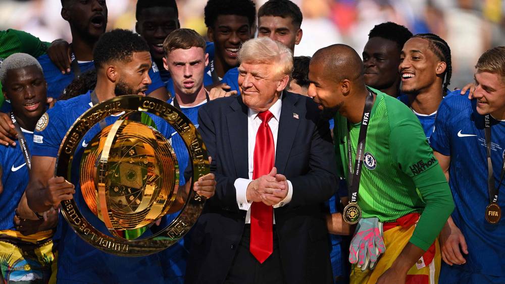 Bekreftet: Trump skal overrekke VM-trofeet – NRK Sport – Sportsnyheter ...