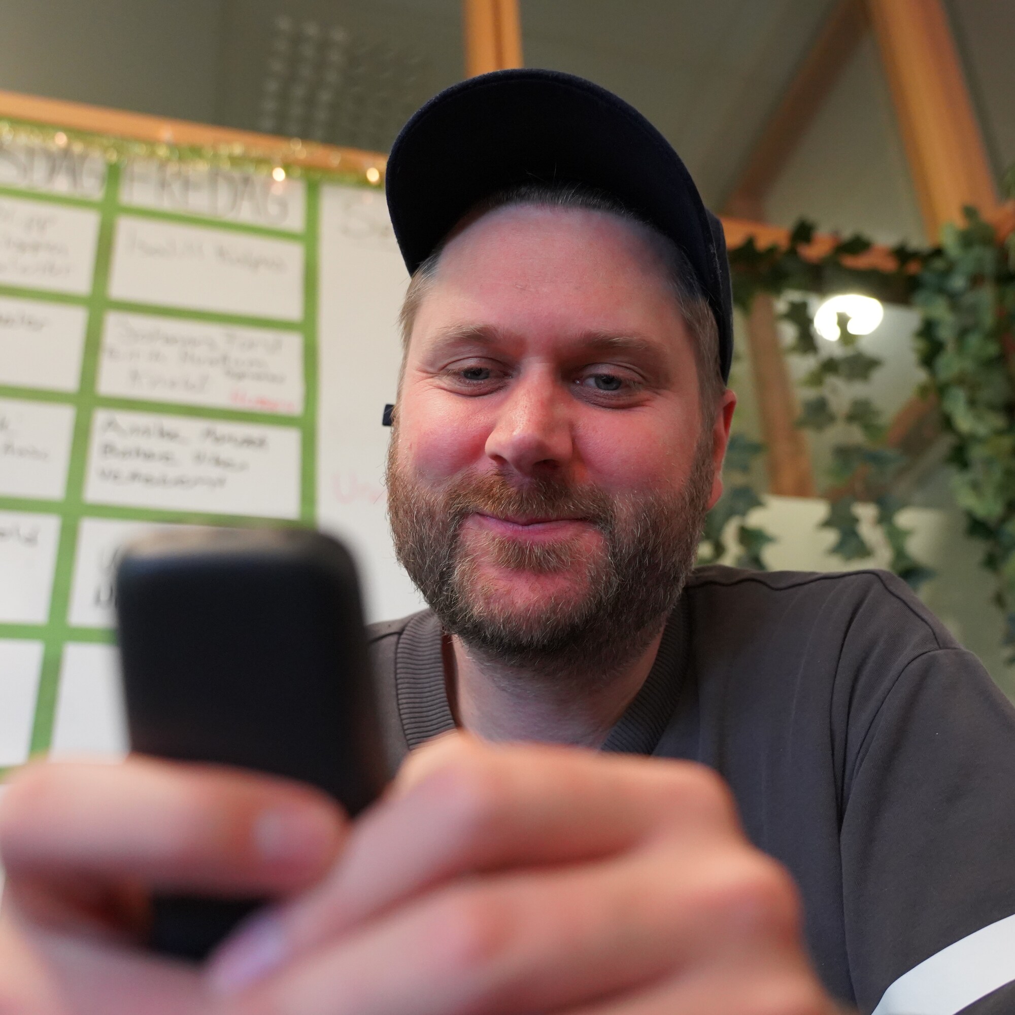 Michael Stilson og Sven Bisgaard Sundet fra «Avlogga» på NRK får prisen ...