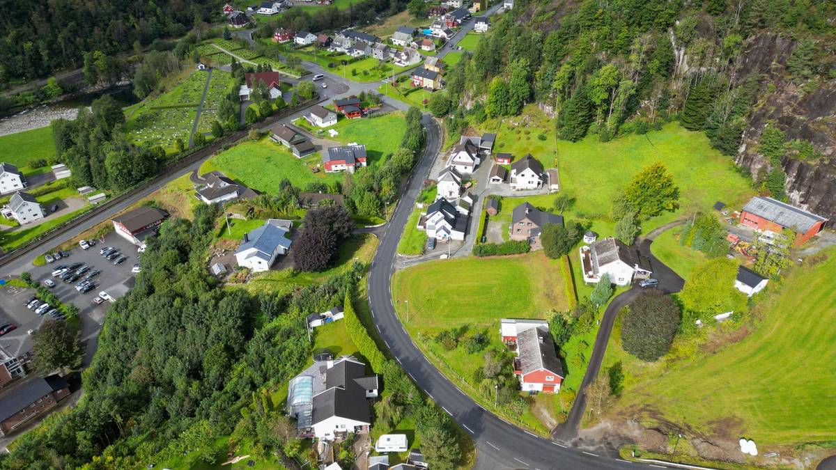 Bygger nytt fortau i Sauda – NRK Rogaland – Lokale nyheter, TV og radio