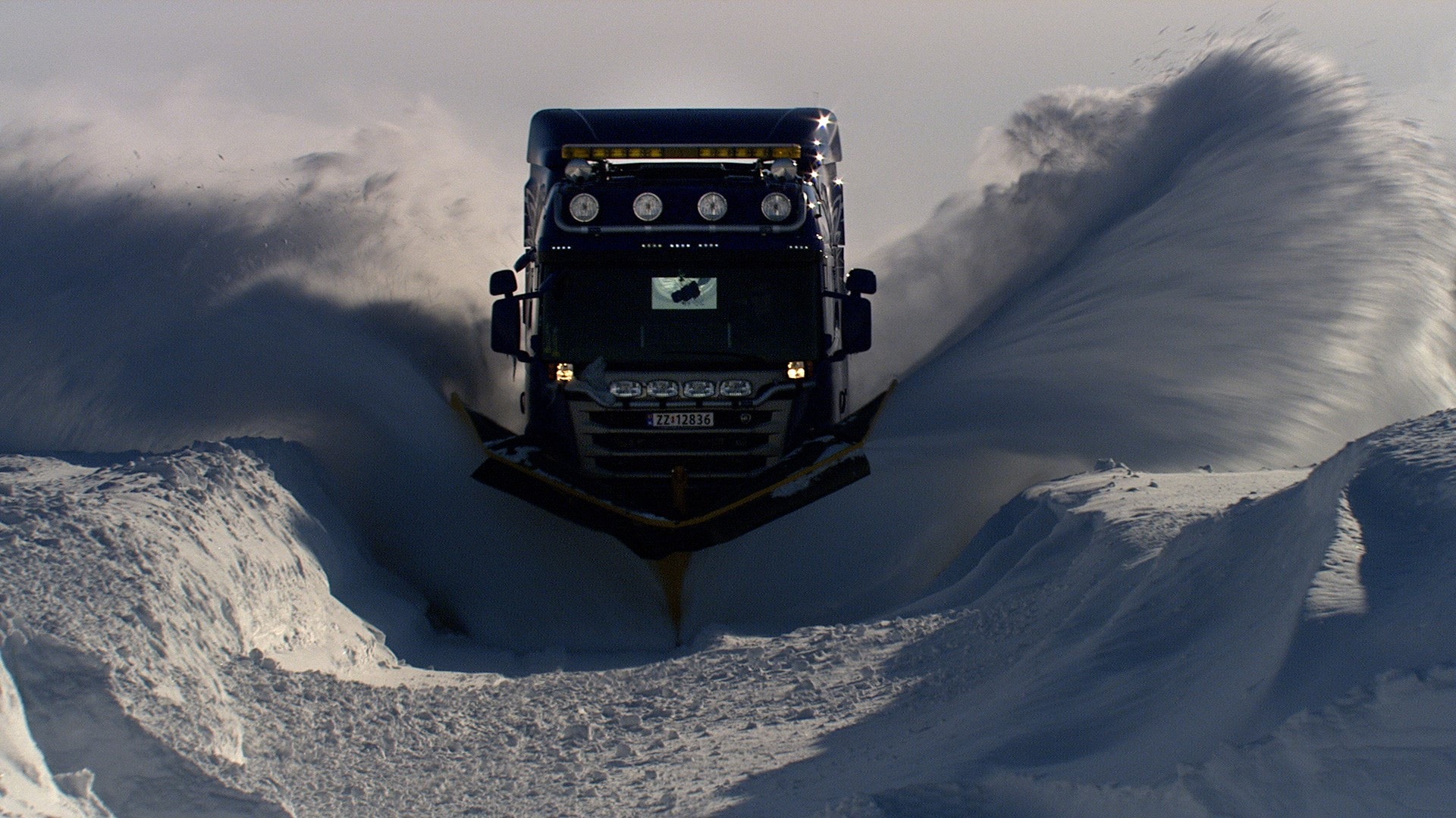 Ice road truckers arctic style in Northern Norway - The BangShift.com ...