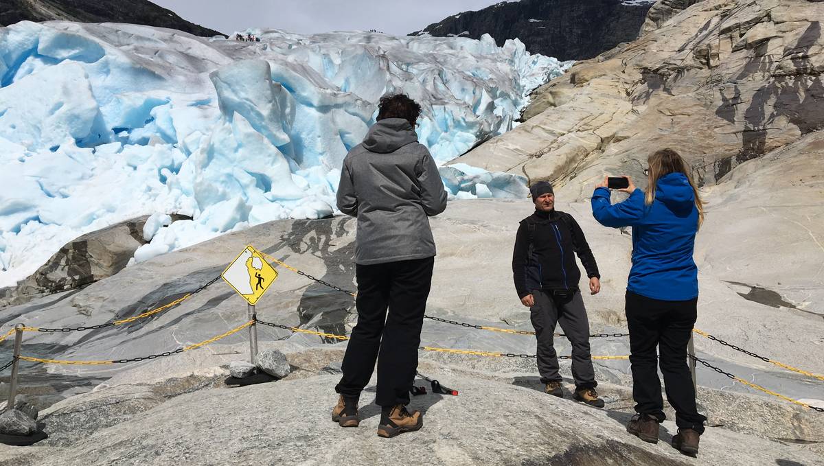 Færre, men framleis mange, trassar fareskilta her – NRK Vestland