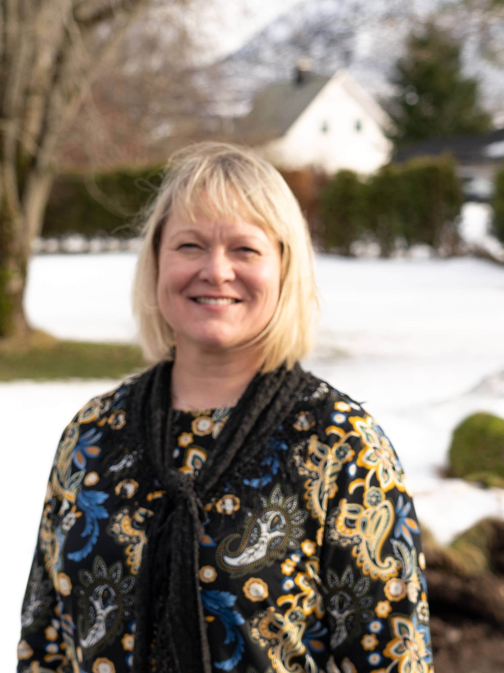 Vilde Hasund og Anna Nerland Aahjem frå Åheim vart fotballproffar – NRK ...