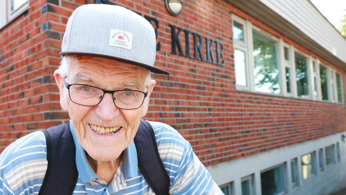 Knut Inge (89) fikser føttene i kirka – NRK Vestfold og Telemark ...
