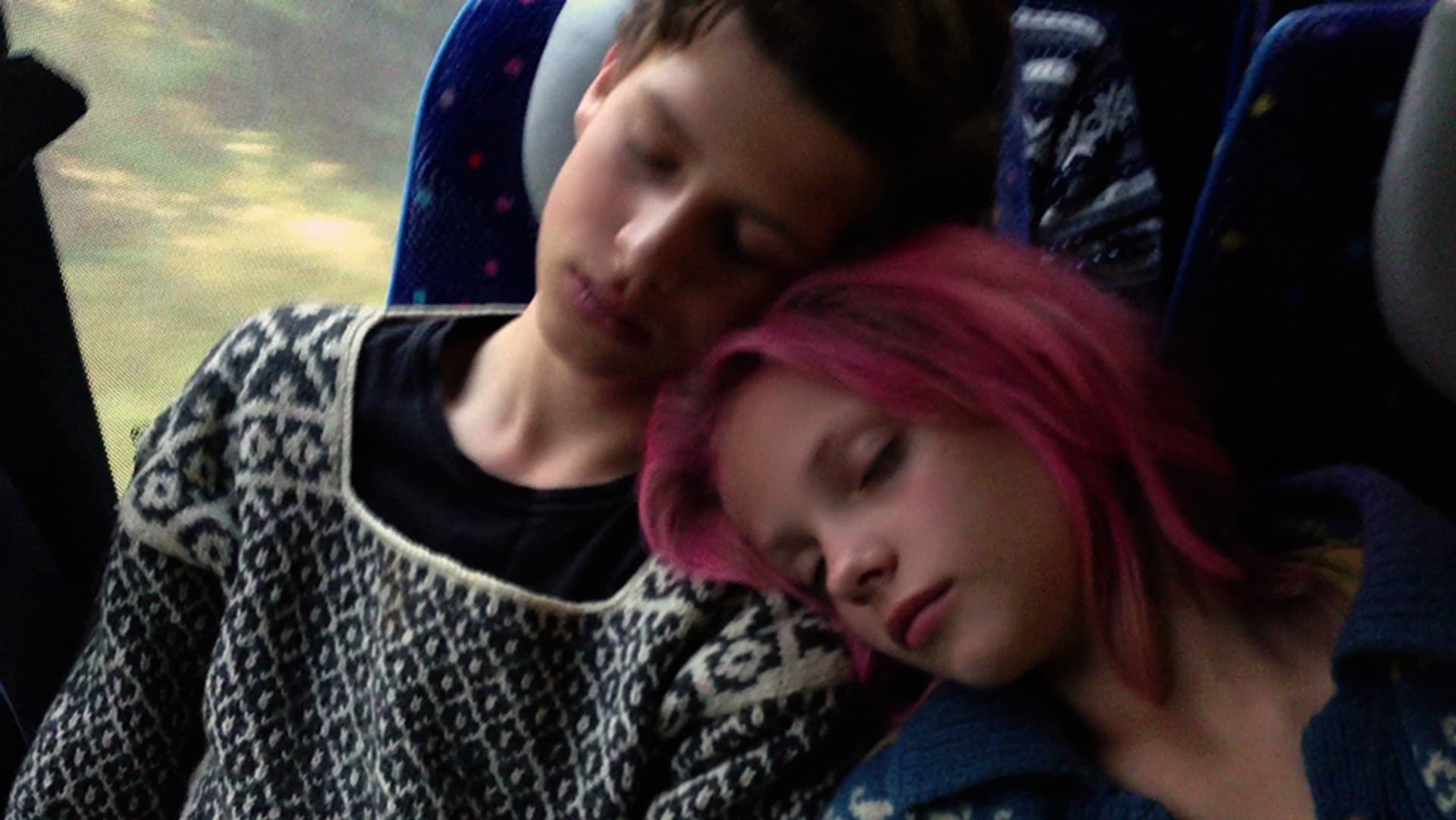 Maya og Even sover – NRK