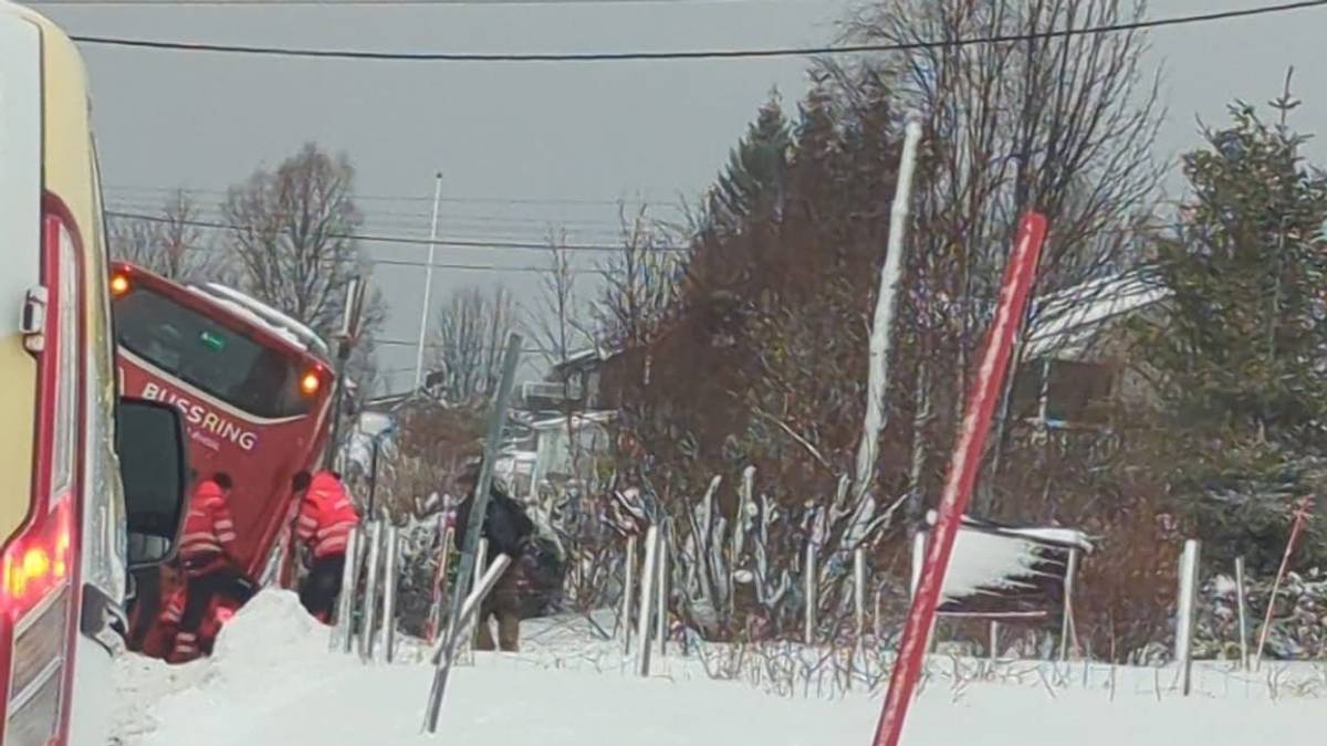 Buss i grøften i Movika – NRK Troms og Finnmark
