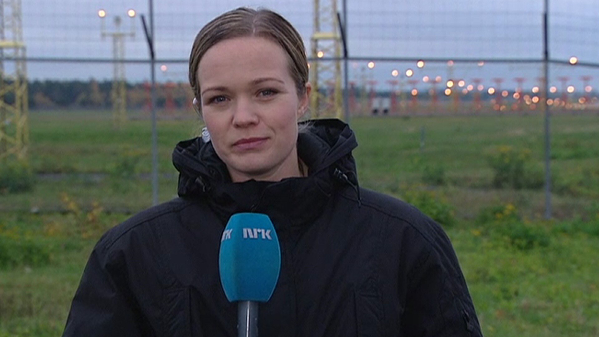 Reporter Ida Dahlback på Gardermoen – NRK