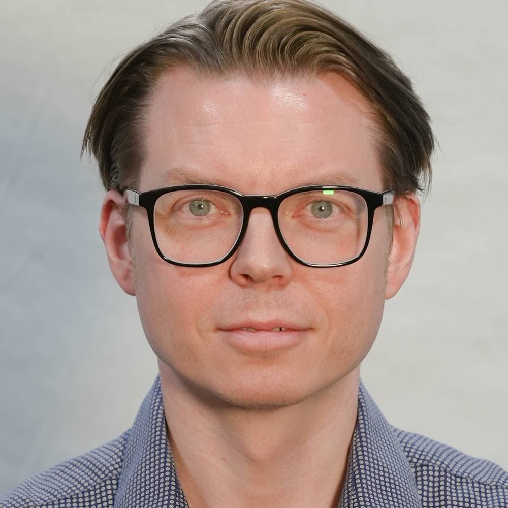 Kulturdebatt i Stormen: Erlend Osnes og sønnen Lee (13) mener kutt er ...