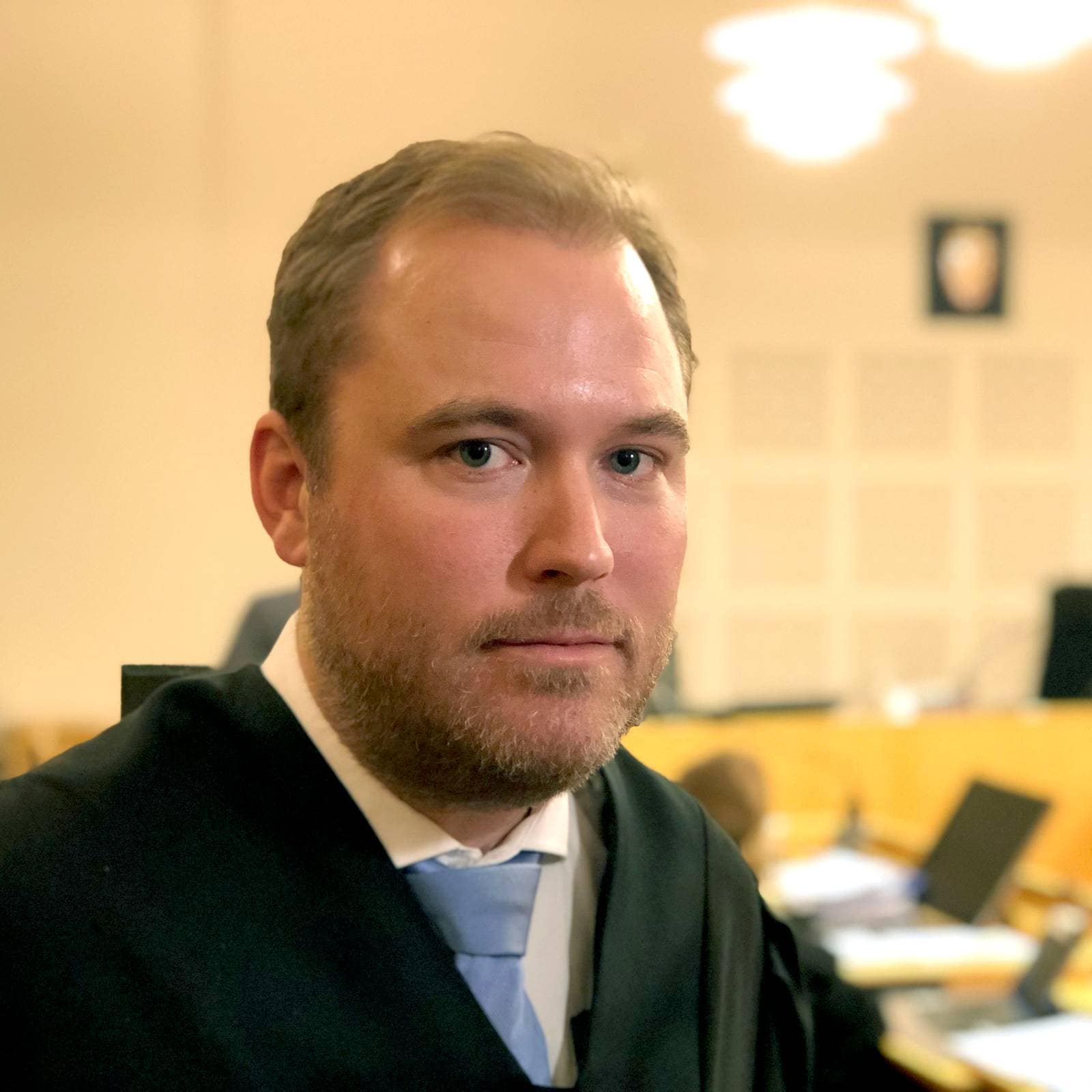 Verge fikk fortsette tross varsling, nå er han tiltalt for overgrep ...