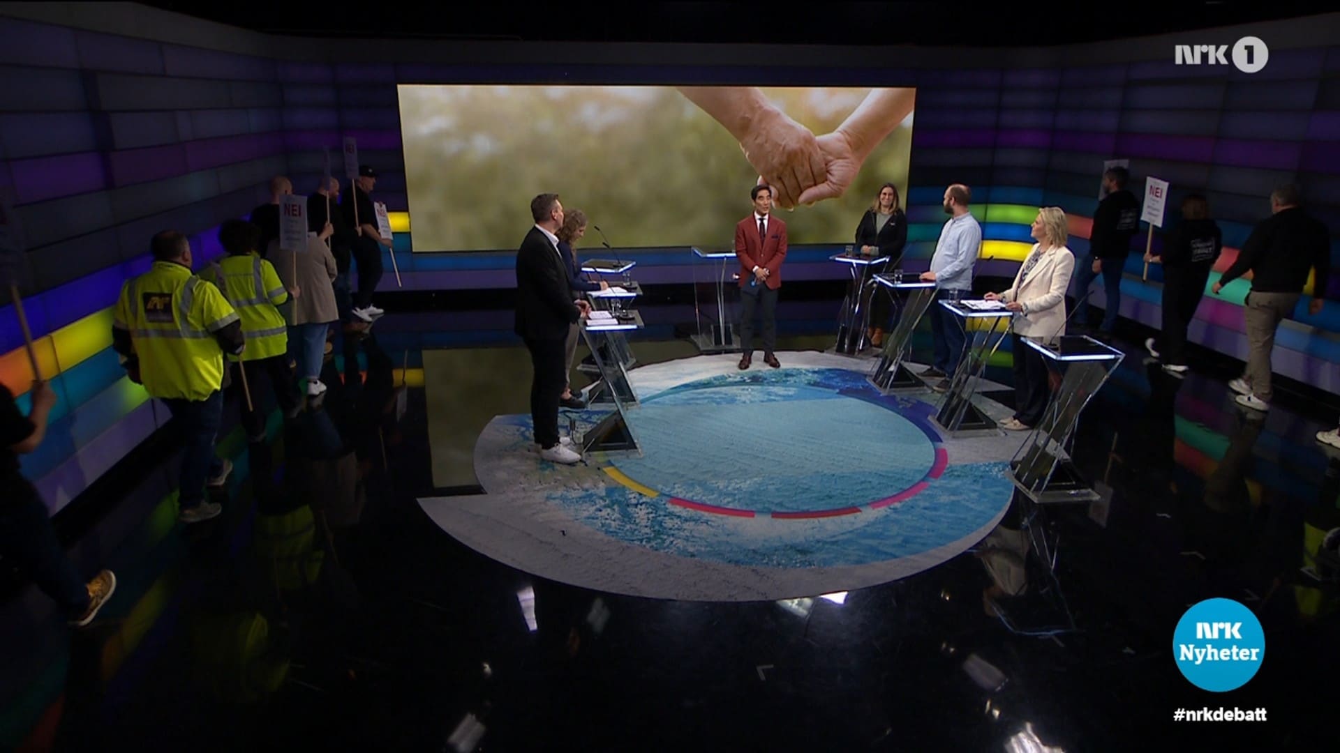 Her demonstrerer de under Debatten – NRK