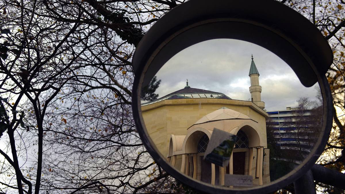 Vil forby minareter i Sveits – NRK Urix – Utenriksnyheter og -dokumentarer