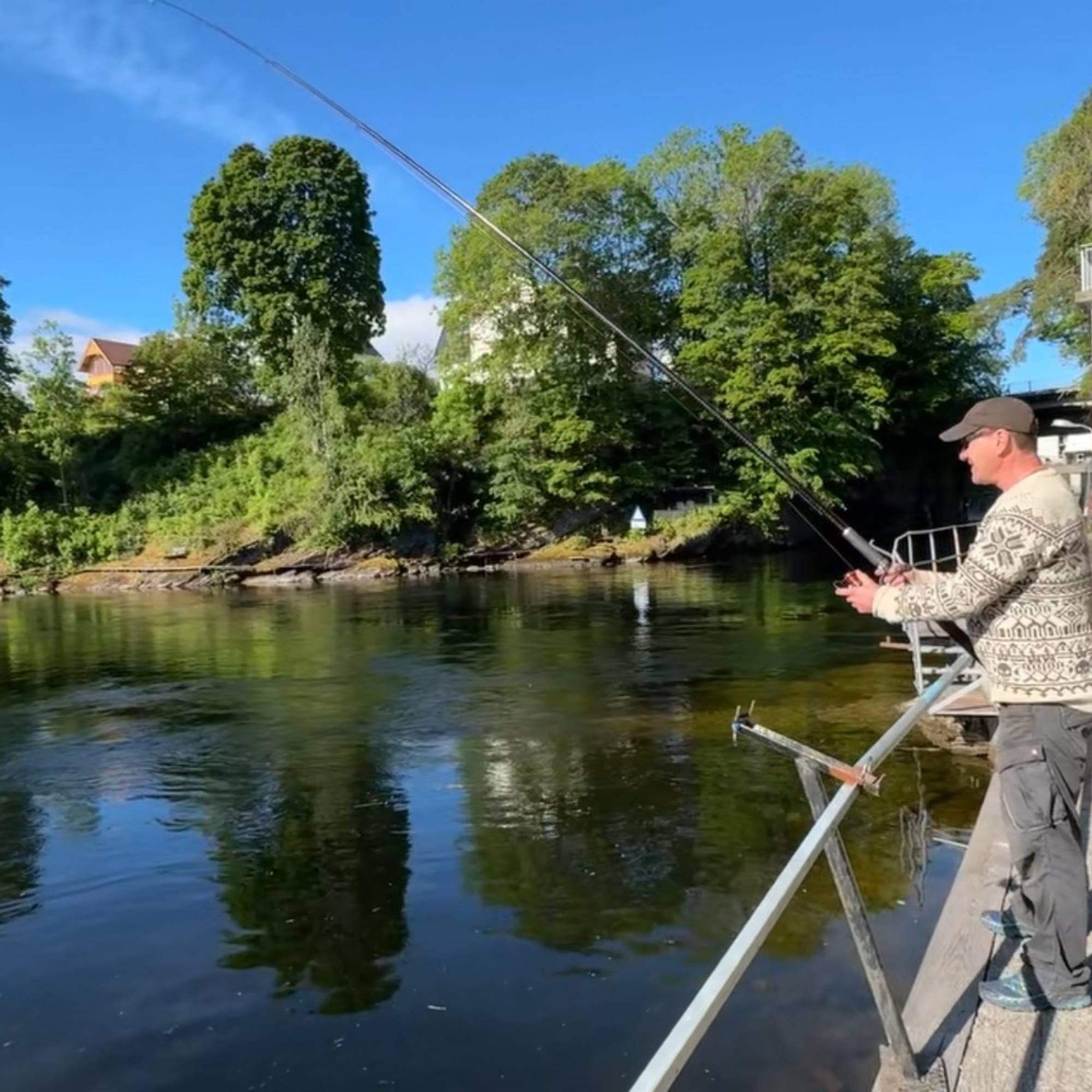 Varsellampene blinker ordentlig for laksefisket – NRK Vestfold og Telemark – Lokale nyheter, TV ...