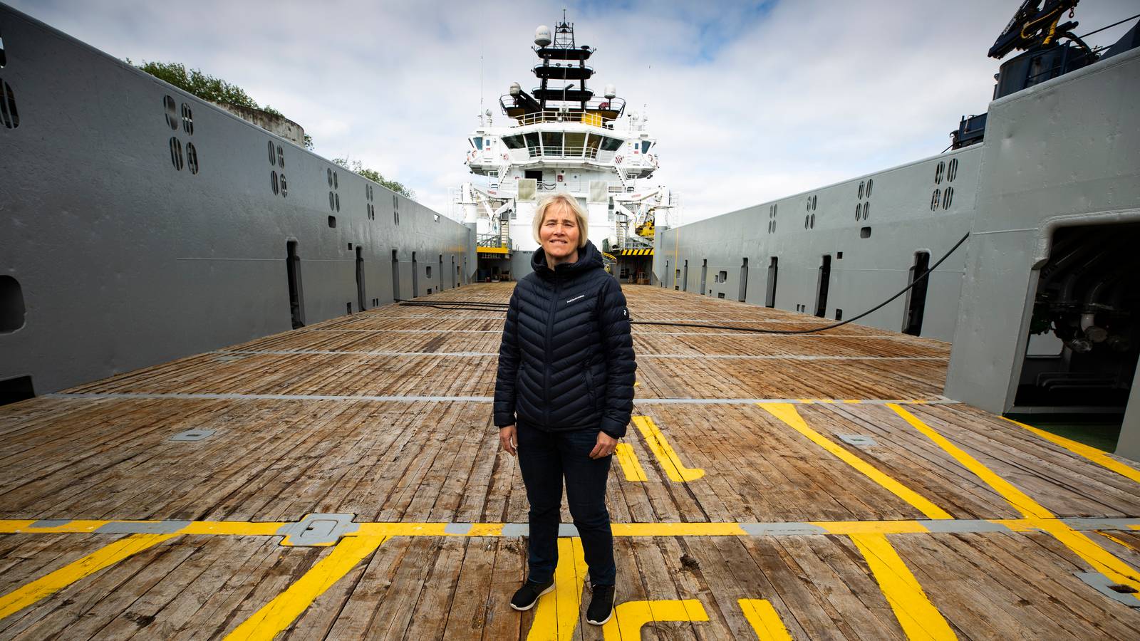 Norskekysten fylles opp av skip uten oppdrag: – Ekstremt brutalt – NRK ...