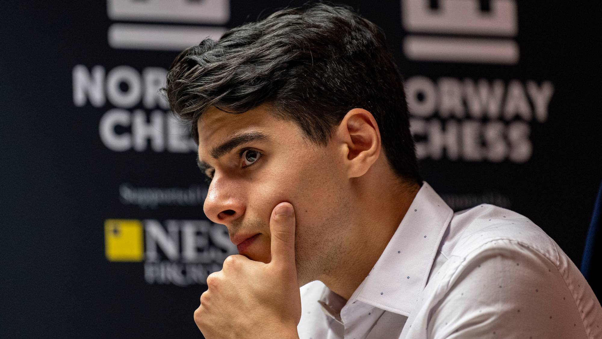 Aryan Tari vurderer å trappa ned – går hardt ut mot forbundet – NRK ...