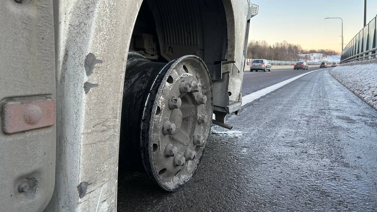 Vegvesenet betaler erstatning etter punktering på E18 – NRK Vestfold og Telemark – Lokale ...