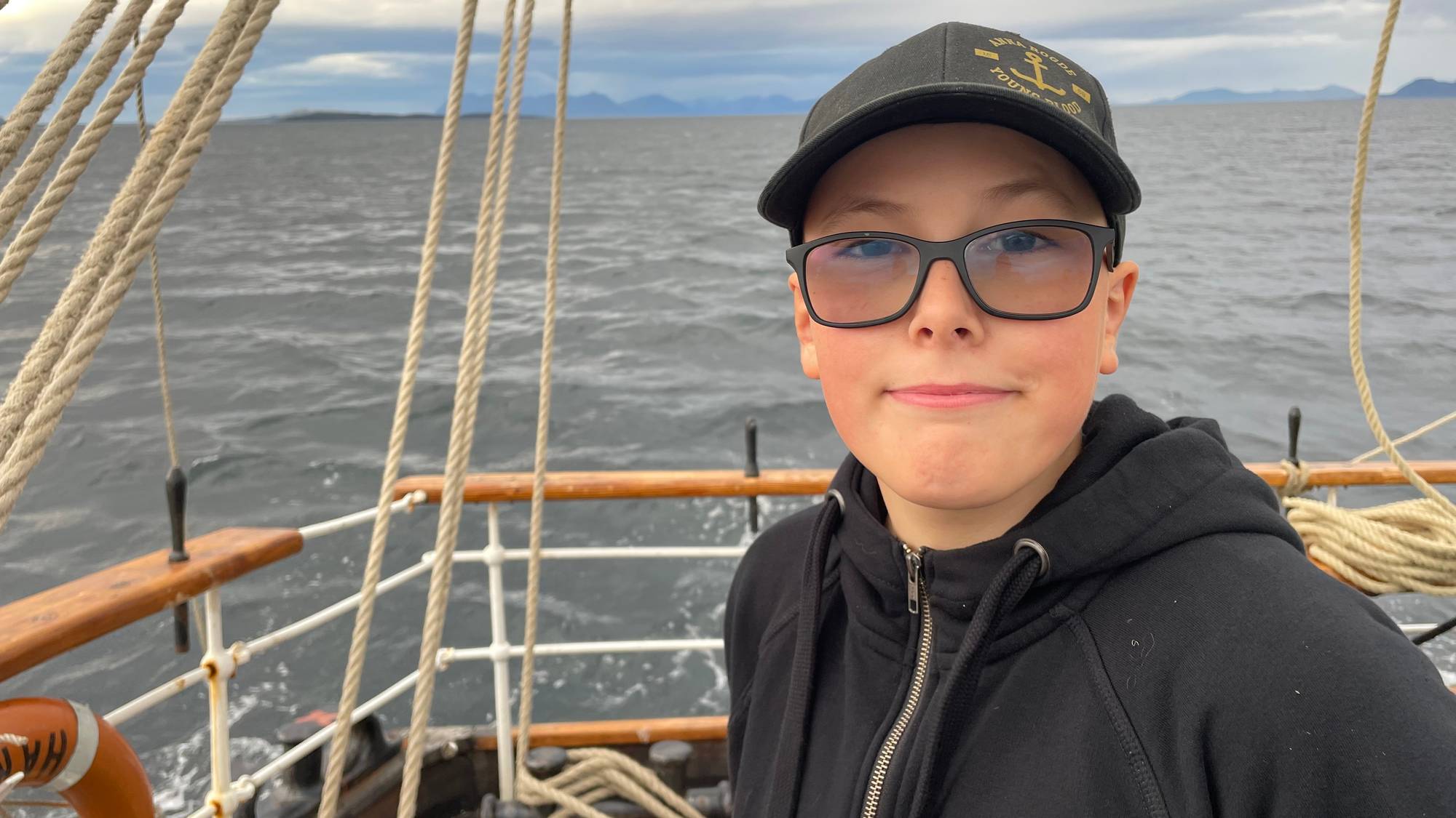 Stangnes ungdomsskole i Harstad har klasserom på «Anna Rogde» – NRK ...