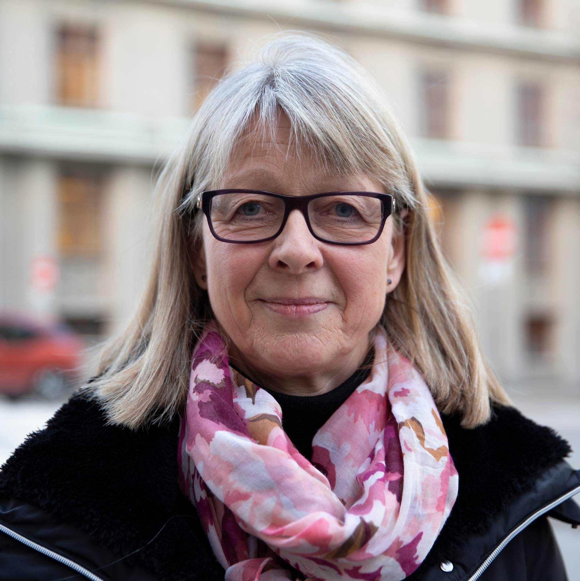 Mor, far, storebror og nabo i retten: Tiltalte for overgrep mot små ...