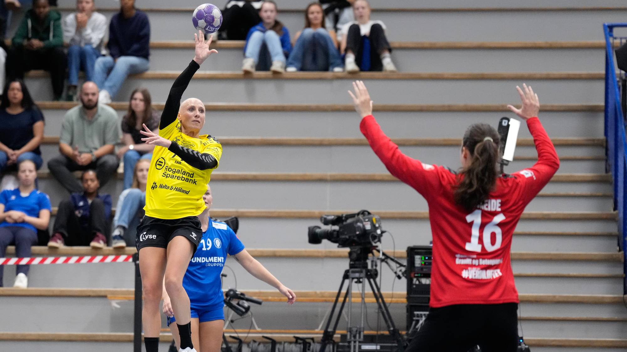 Kreftsjuke Camilla Herrem gjer comeback for Sola handball – NRK Sport ...