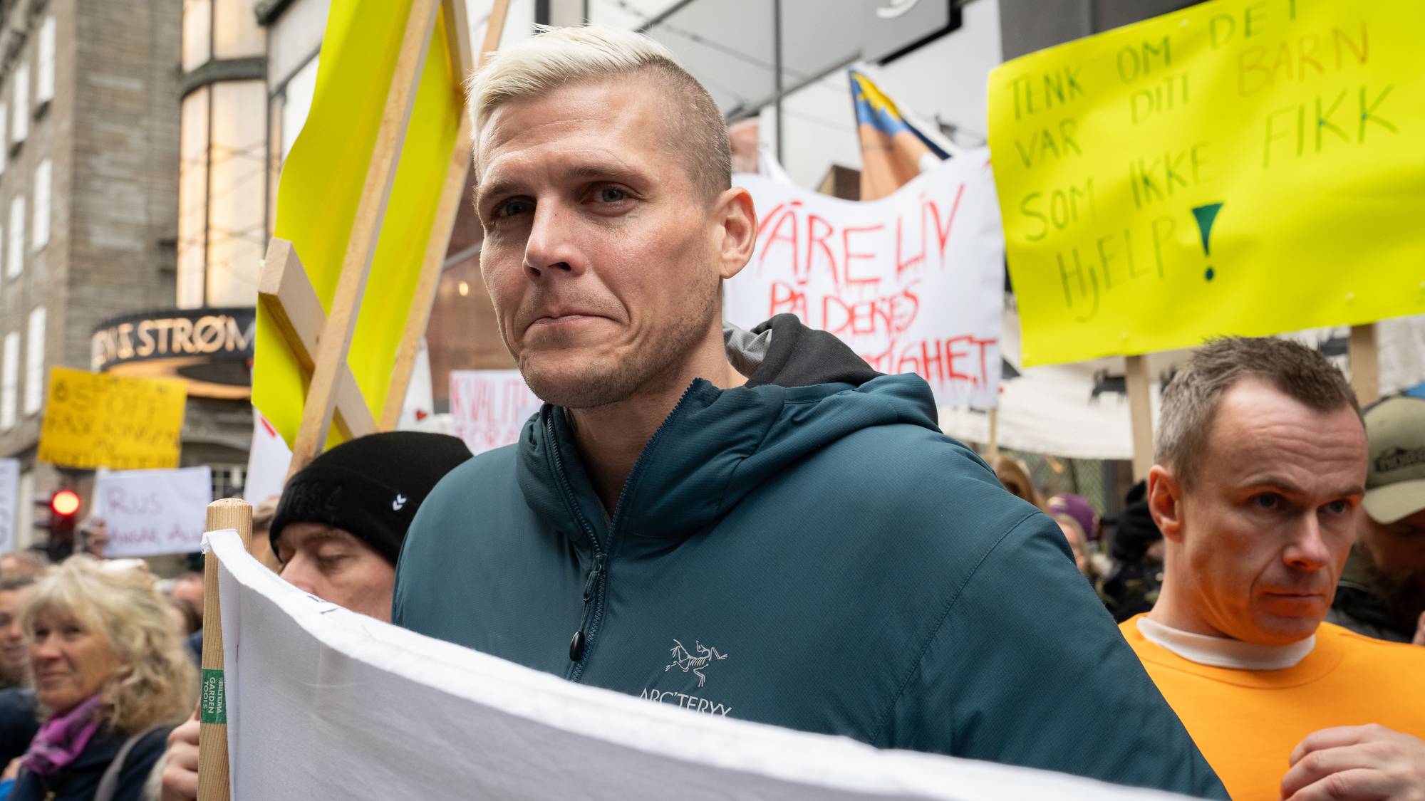 Regjeringen la fram forslag til rusreform – ble møtt av demonstranter – NRK Norge – Oversikt ...