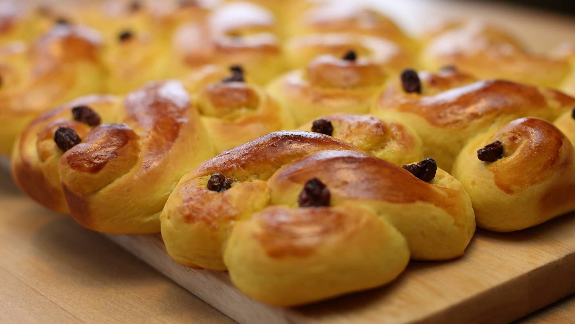 Lussekatter – NRK Mat – Oppskrifter og inspirasjon