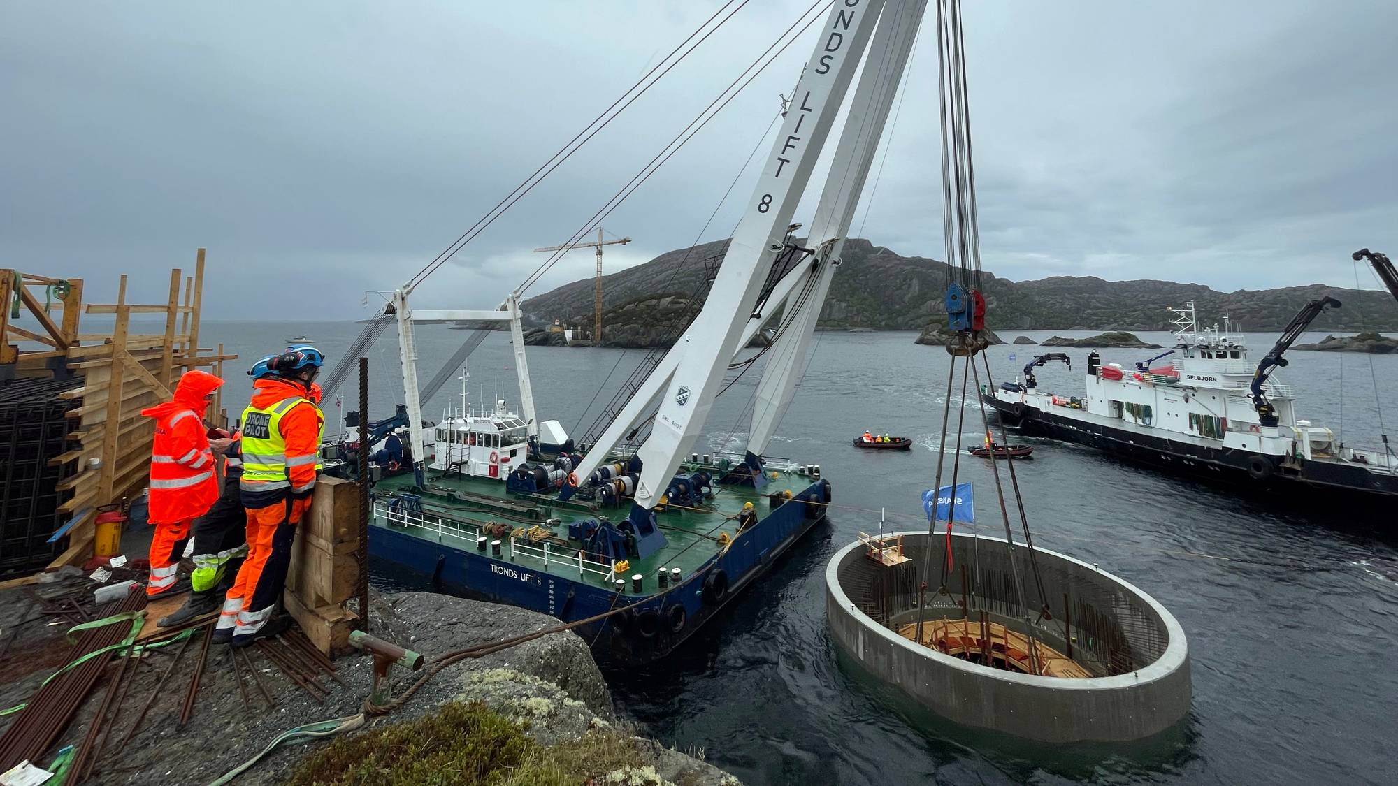 Første senkekasse på plass i Ytre Steinsund – NRK Vestland