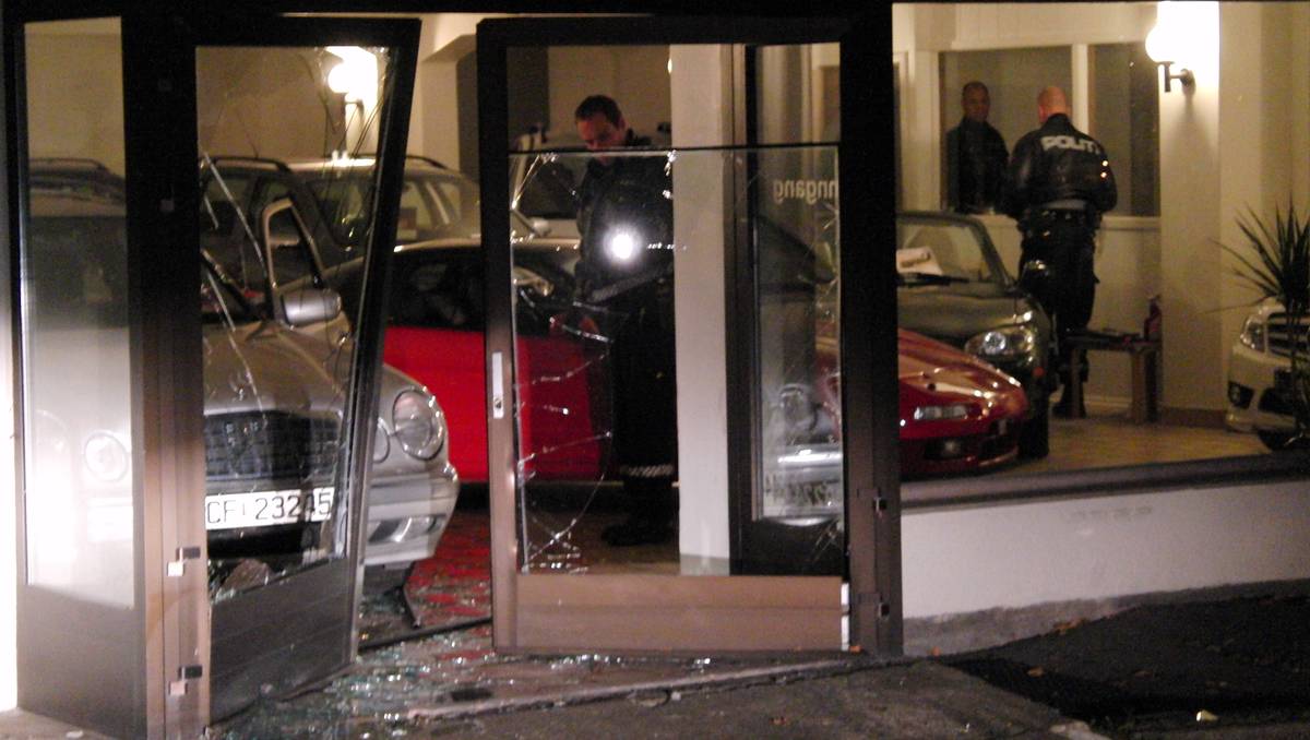 Braste inn i bilbutikk – Stor-Oslo