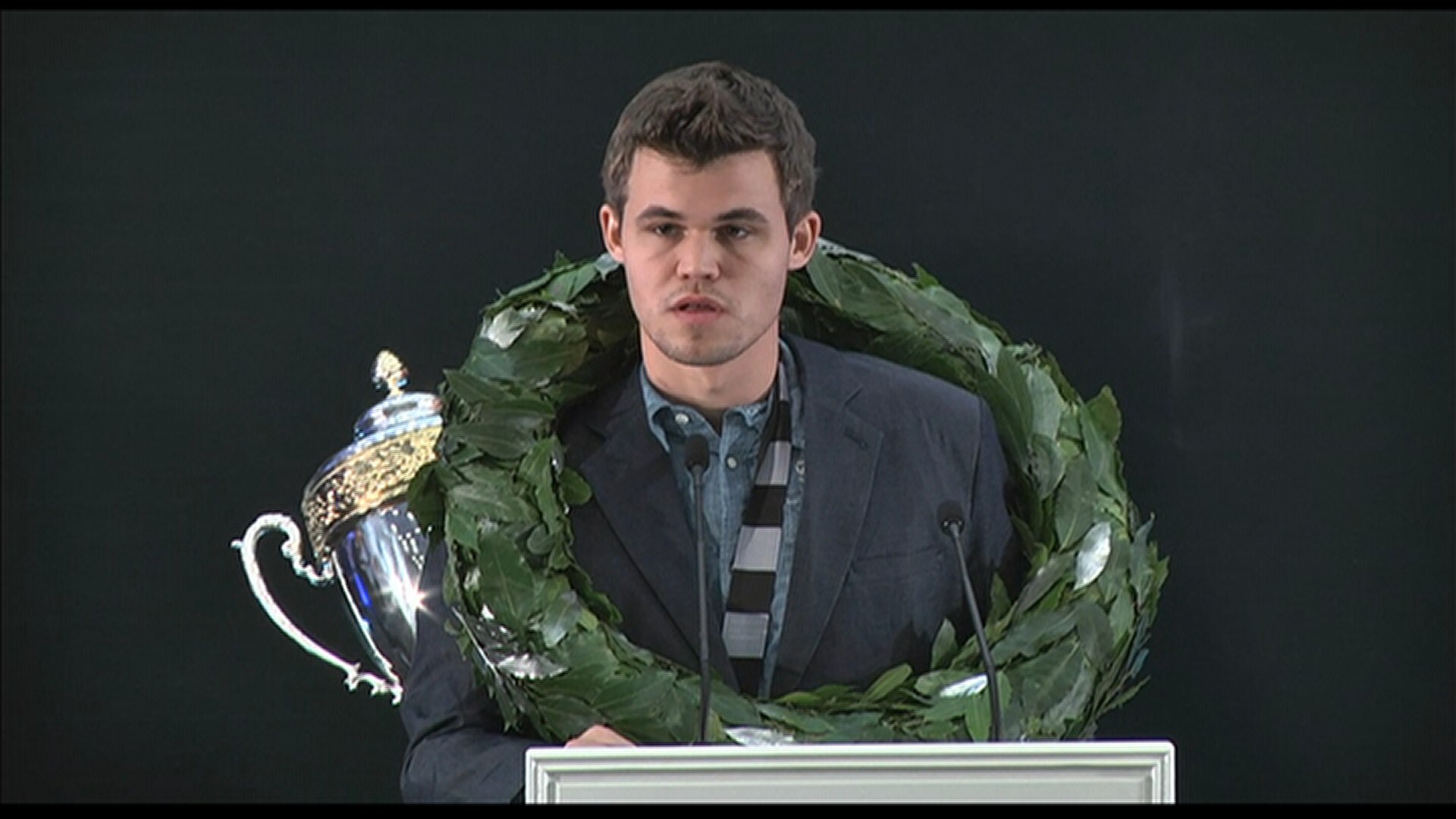 Magnus Carlsen takker – NRK