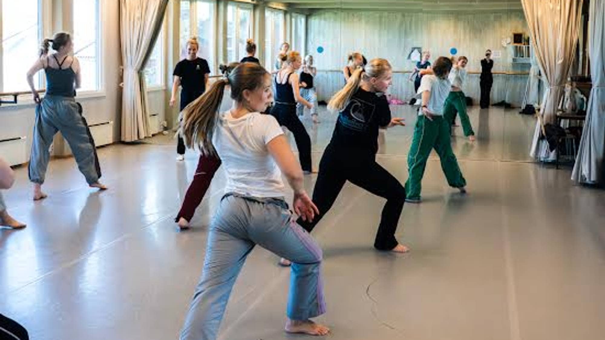 Fremmer mistillitsforslag etter ulovlig skolenedleggelse – Stor-Oslo