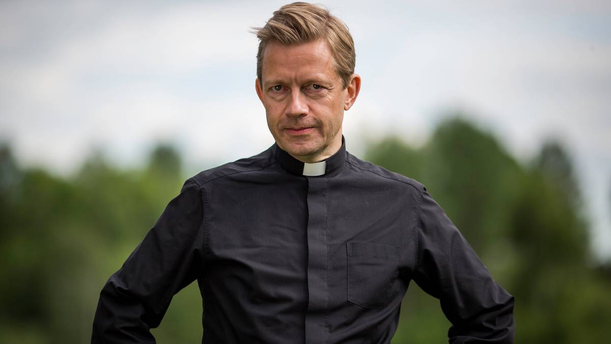 Presten, premiere (1:6) – Programomtaler