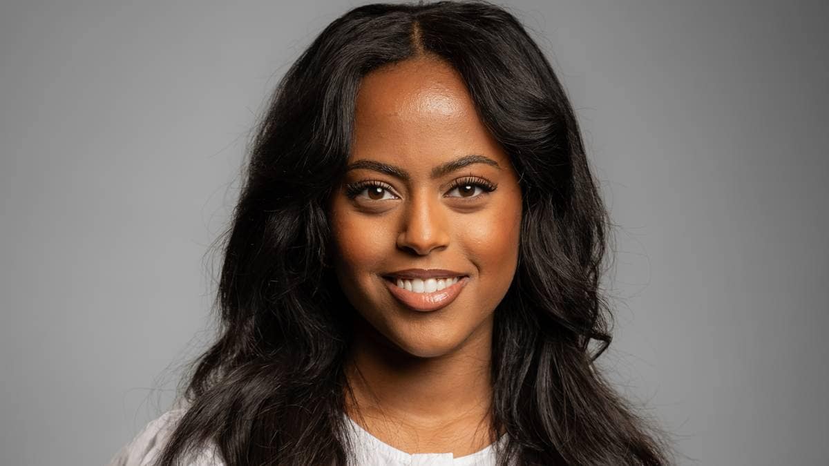 NRK Unormal og Baksnakk har ny program­leder: Sofie Eikeland – NRK ...