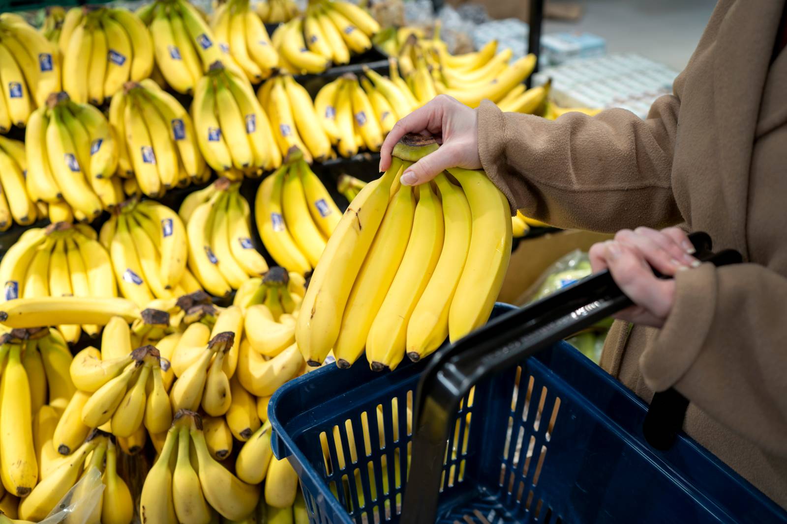 Likestillings­ministeren i Sverige er redd for bananer – NRK Norge ...