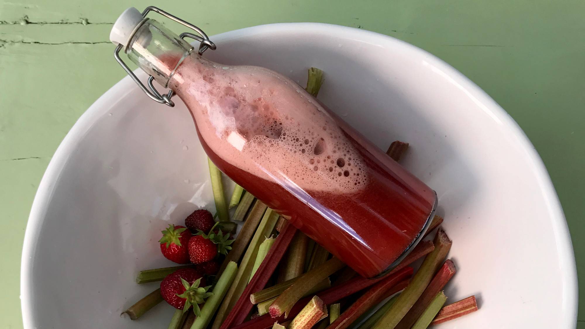 Rabarbrasaft – NRK Mat – Oppskrifter og inspirasjon