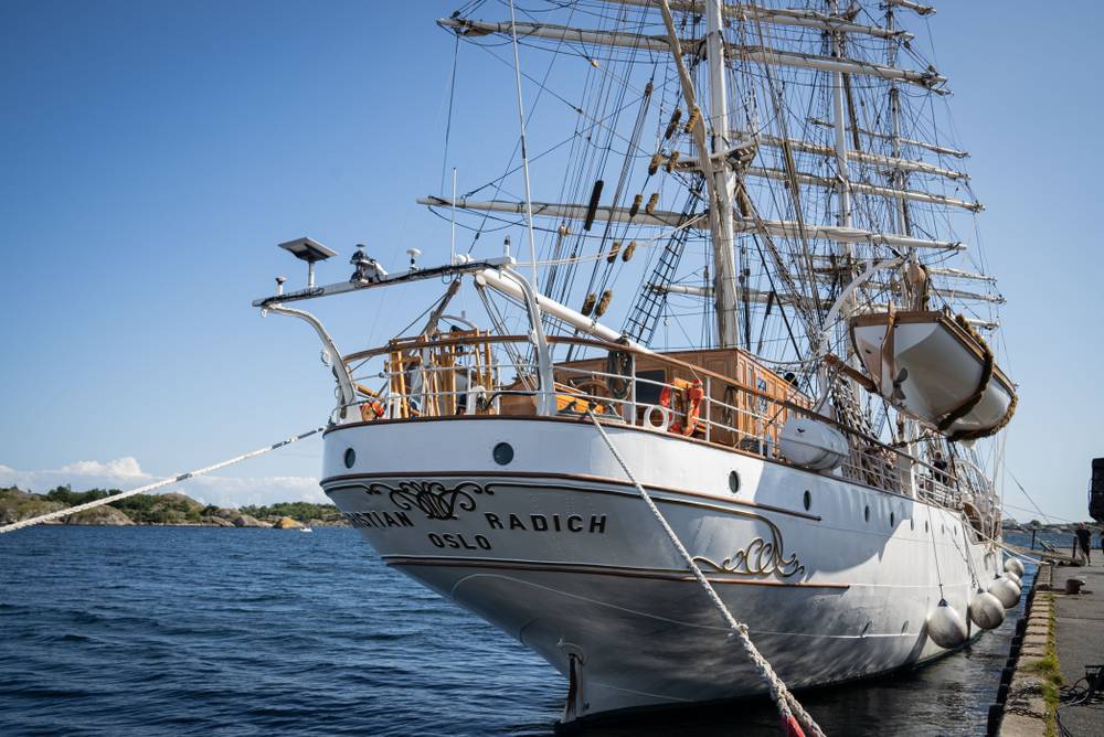 Livet på Christian Radich forandret Endre og Emil – Direkte