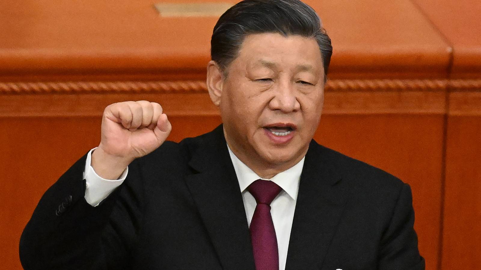 Xi Jinping får fem nye år som Kinas president – Siste nytt – NRK