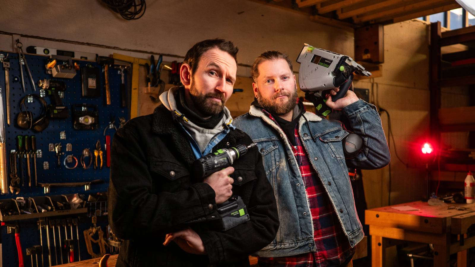 NRK-serien Mancave med Morten Strand hjelper menn å bygge guttedrømmen – NRK Presse ...