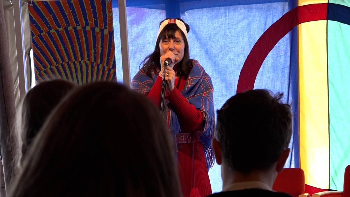 Sámi dálááigge dáidagis lea juoga gaskkustit máilbmái – NRK Sápmi ...