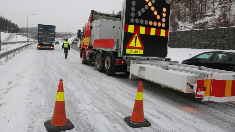 Trafikkulykke på E18 i Larvik – NRK Vestfold og Telemark – Lokale nyheter, TV og radio