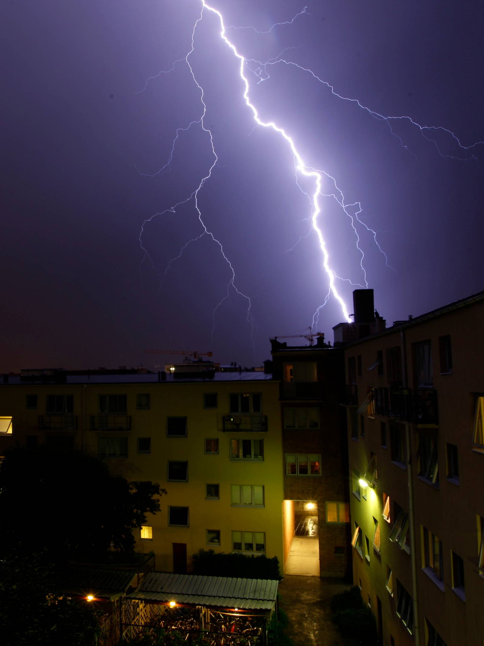 Derfor lyner og tordner det – Yr