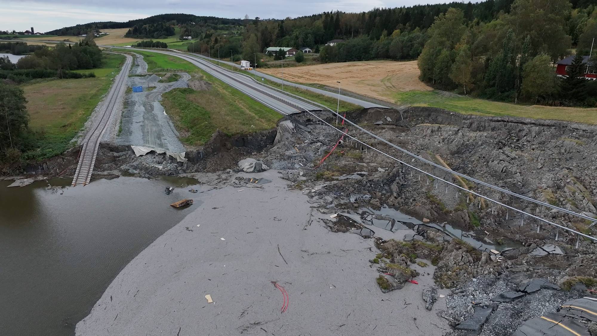 Både E6 og Jernbanen skal bygges opp igjen i skredområdet ved Nesvatnet Levanger – NRK Trøndelag ...