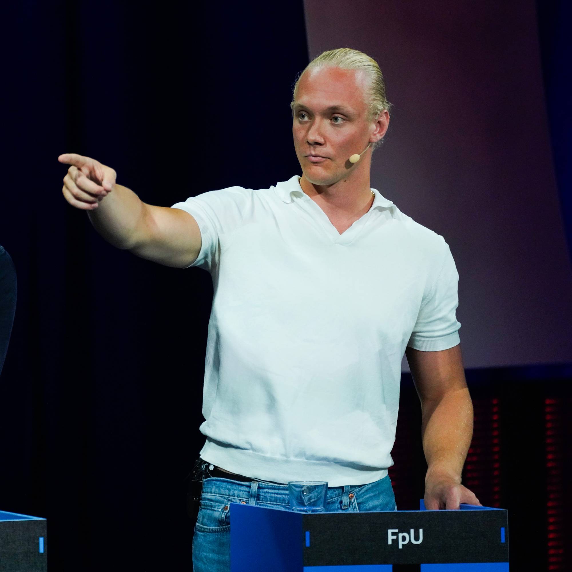 AUF-leiar Gaute Skjervø reagerer på video der Henrik Lie Viken frå ...